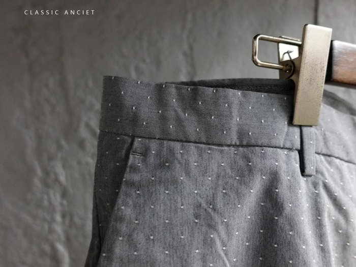 CA 日本品牌 UNIQLO 灰底點點紋 休閒短褲 XL號 一元起標無底價E116 | Yahoo拍賣