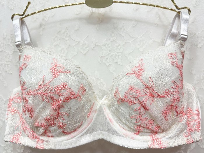 👙日系胸罩/內衣：36/80D💗婷の二手內衣💗立體薄罩杯。 | Yahoo拍賣