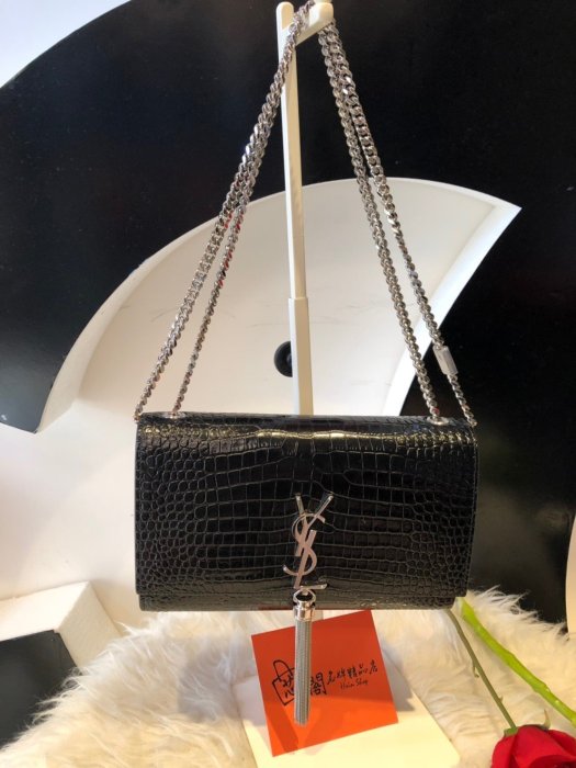 ※芯閣名牌精品店※SAINT LAURENT YSL 354119 中款 黑色全皮 鱷魚壓紋 銀字LOGO斜背包 全新 | Yahoo拍賣