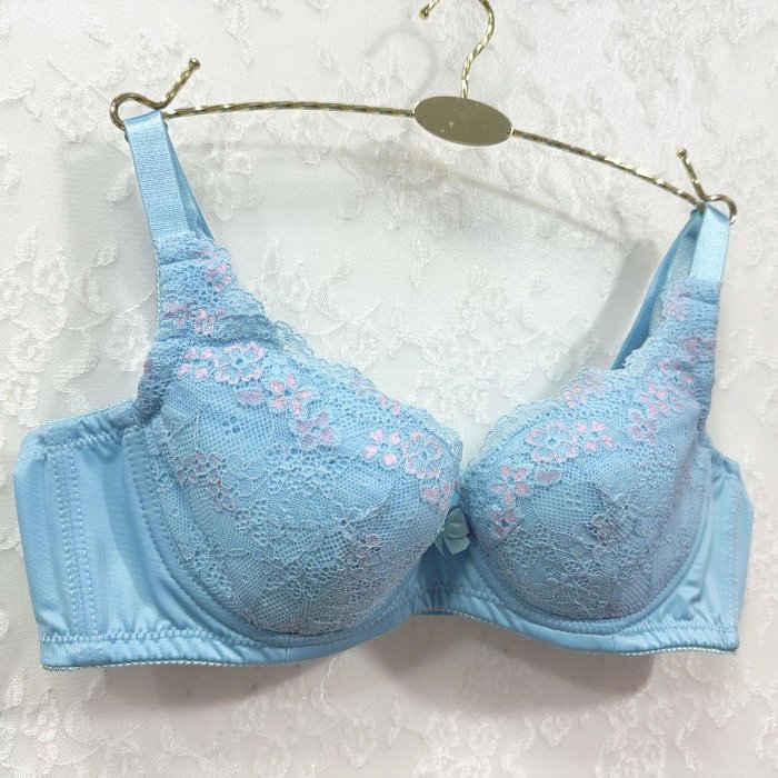 👙Swear思薇爾：34/75B(有送加長背扣36可穿戴)💗婷の二手內衣💗薄罩杯。(洗標已剪) | Yahoo拍賣