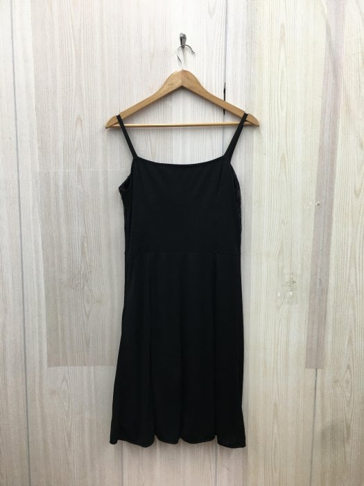 【愛莎＆嵐】 Wanko 女 黑色亮片造型細肩帶洋裝/38 11406 20 | Yahoo拍賣