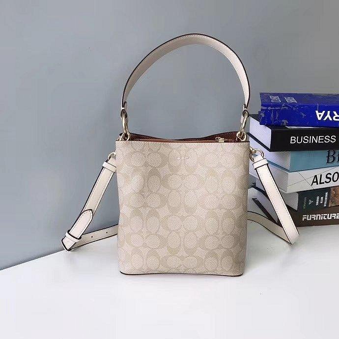 【小怡代購】全新 COACH 2312 美國正品代購新款女士經典PVC配牛皮小號水桶包 手提包 單肩斜跨包 超低直購 | Yahoo拍賣