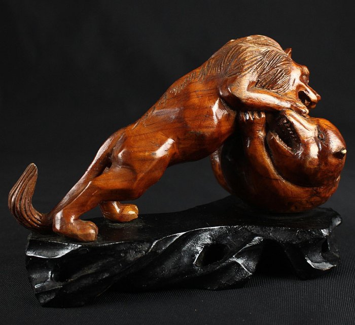 【桑園の】早期收藏 虎熊大戰 木雕 擺件 (委託品) D 5009 B23 | Yahoo拍賣