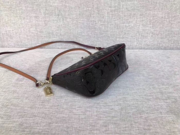 NaNa代購 COACH 56518 紅色 浮雕壓紋 雙肩帶 都可拆卸 可放手機出行必備品 附購證 | Yahoo拍賣