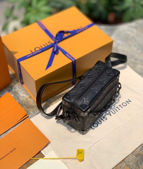『RP精品』Louis Vuitton 路易威登 LV 黑色老花壓印 盒子包 mini soft trunk | Yahoo拍賣