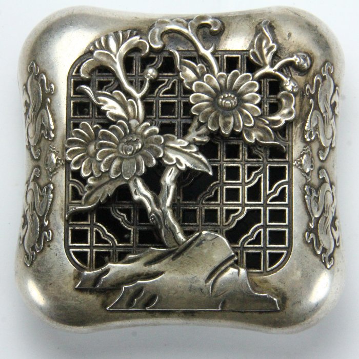 【桑園の】老銀器 宣德 浮雕菊紋 香爐 四方蓋盒 K 7171 | Yahoo拍賣