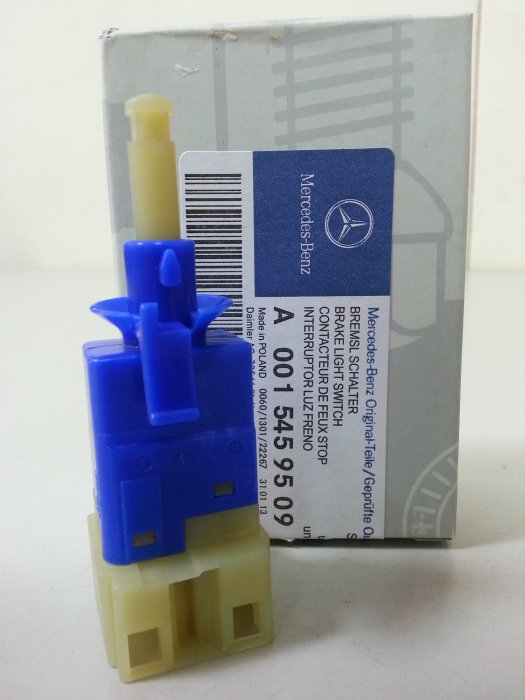 BENZ W163 ML 2000-2005 煞車燈開關 剎車燈開關 (原廠改良品) (6扁腳插頭) 0015459509 | Yahoo拍賣