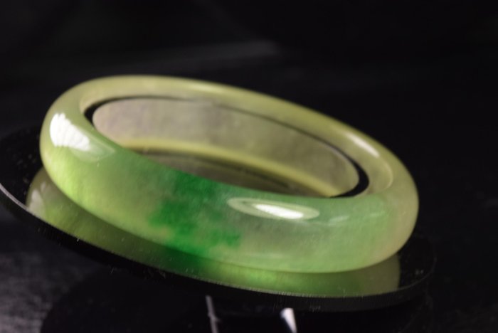 #17.75【紀孝莊古董】062103 奇美清出土翡翠鐲冰玻幻彩放光 內徑5.38cm寬1.28. 重41g | Yahoo拍賣