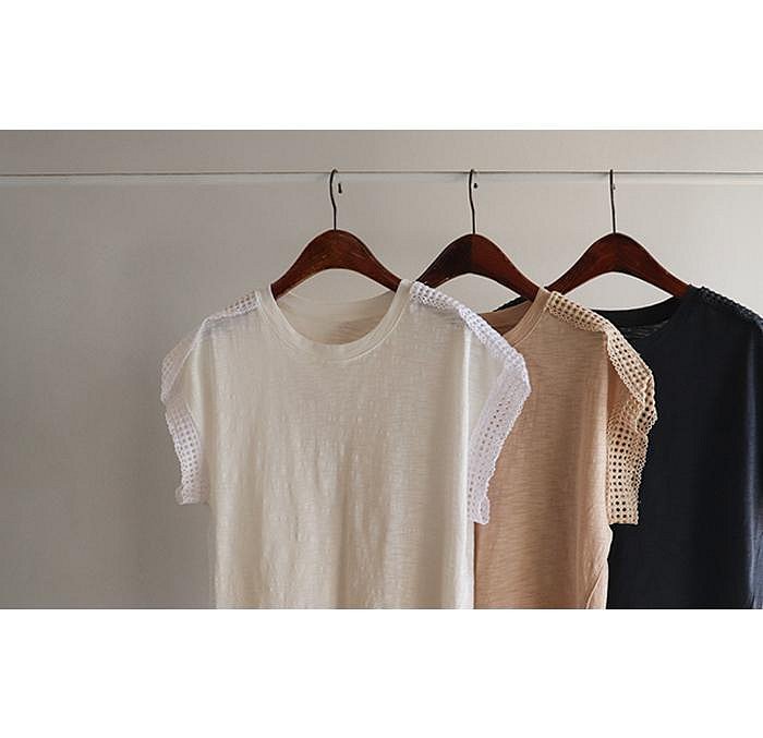 Bellee 正韓 肩線蕾絲反摺袖竹節棉上衣 (3色) 【0623-17】 | Yahoo拍賣