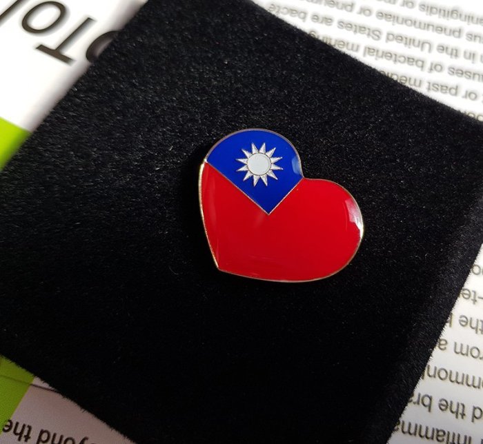 台灣國旗徽章愛心款H01-國旗徽章∕勳章∕胸章∕別針∕胸針∕獎章∕Taiwan Badge-TW-Taiwan | Yahoo拍賣