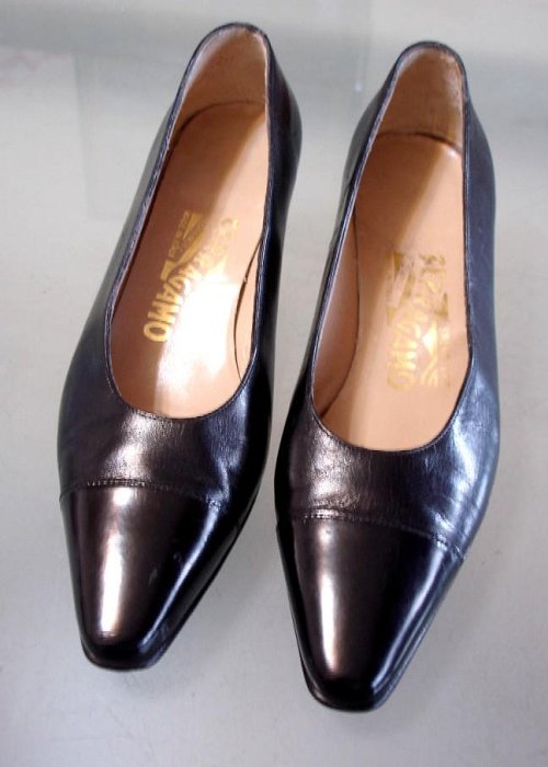 品相佳 義大利Salvatore Ferragamo 女性 黑色油亮純牛皮 時尚低跟鞋 (特價真品) 22.5 cm | Yahoo拍賣
