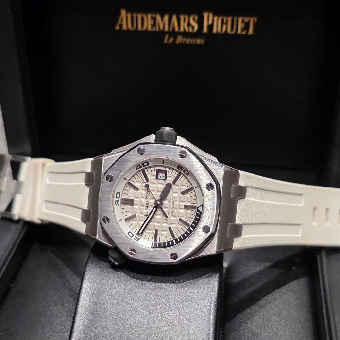【個人藏錶】 Audemars Piguet 愛彼 AP 15710ST 白色大格紋面盤 日期窗 專業防水300米 42mm 台南二手錶 ...