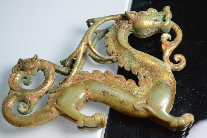 [天地居] 和闐鏤空鎏金玉龍 玉獸 祥瑞 附盒 0409 | Yahoo拍賣