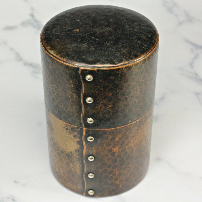 【桑園の】日本高級金工 茶罐 鎚起銅器 落款 上彬 鉚釘紋 手打出 老工法 茶倉 J 9126 | Yahoo拍賣