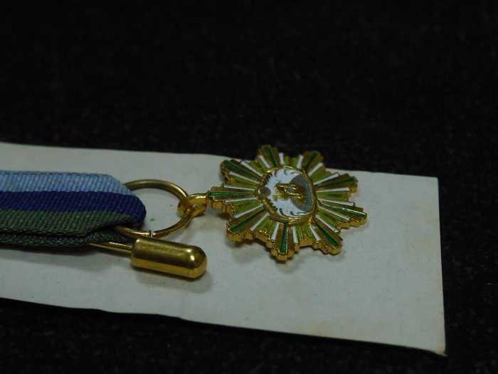 【阿輝の古物】紀念章/胸針/徽章_徽章 聯勤榮譽紀念章_#E31 | Yahoo拍賣