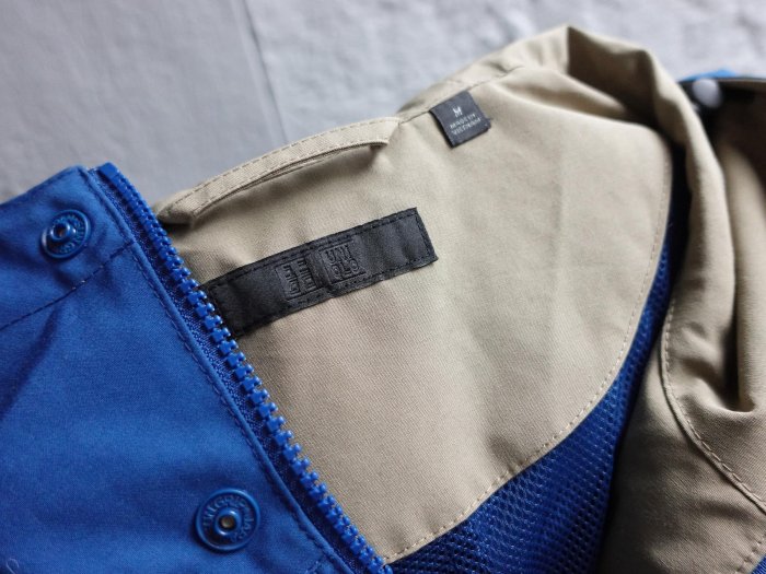 CA 日本品牌 UNIQLO 藍色 連帽登山外套 M號 一元起標無底價E238 | Yahoo拍賣
