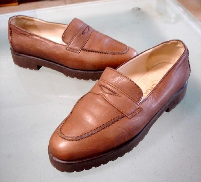 品相佳 法國Chanel 香奈兒 女性 油亮純牛皮+後跟字母Logo 歐式外出方便 平底Loafer鞋 (特價真品) 22.5 cm ...