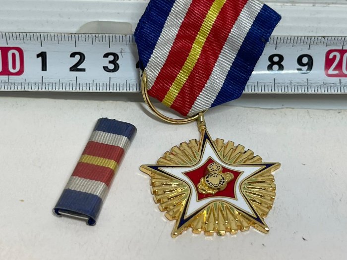 【阿輝の古物】紀念章/獎章_胸章 陸戰獎章_#ezp | Yahoo拍賣