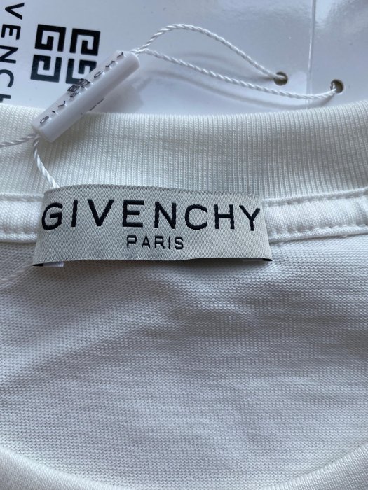 翡翠王.一元起標 全新 男女同款 GIVENCHY 白色短袖T XL/XXL 假貨包退.標多少賣多少 | Yahoo拍賣