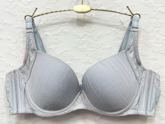 👙Triumph黛安芬：36/80C💗婷の二手內衣💗厚罩杯。(洗標已剪) | Yahoo拍賣