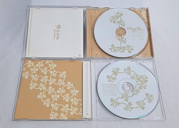 【出賣CD】S.H.E--Together新歌+精選*紙盒版CD+VCD(附DM單*2003華研) | Yahoo拍賣