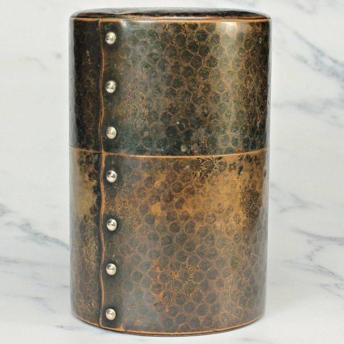 【桑園の】日本高級金工 茶罐 鎚起銅器 落款 上彬 鉚釘紋 手打出 老工法 茶倉 J 9126 | Yahoo拍賣