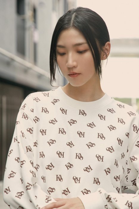 高美芬 全新秋冬 】kw22 609 a 🎀 滿版英文字母棉上衣 | Yahoo拍賣