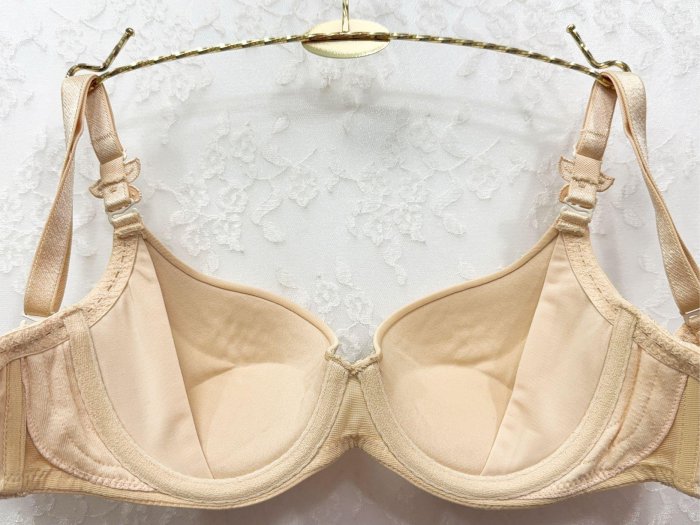 👙Audrey奧黛莉：32/70B💗婷の二手內衣💗厚罩杯。(洗標已剪) | Yahoo拍賣