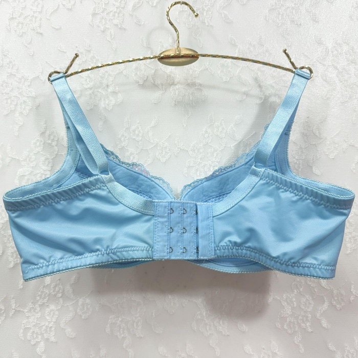 👙Swear思薇爾：34/75B(有送加長背扣36可穿戴)💗婷の二手內衣💗薄罩杯。(洗標已剪) | Yahoo拍賣