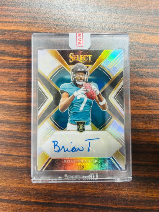 【藏卡閣】(原封殼限量99張) 2023 PANINI SELECT系列 美洲虎隊 BRIAN THOMAS JR. 親筆簽名 美式足球 RC ...