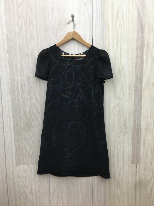 【愛莎＆嵐】 Wanko 女 黑色圓領短袖串珠印花洋裝/34(全新) 11406 26 | Yahoo拍賣