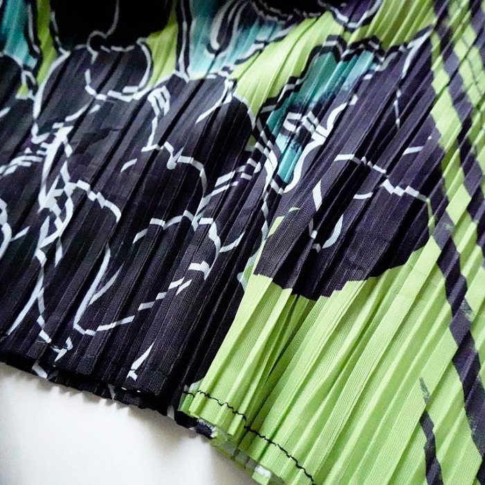 一元起標～當 我 們 在 衣 起C-WIT＊╯全新專櫃縮腰圖騰設計縐摺裙 | Yahoo拍賣