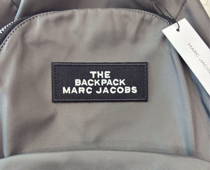 現貨MARC JACOBS 灰色 Nylon Biker Backpack 尼龍拼接皮革 滿額再折扣 簡約時尚 雙肩拉鍊後背包 輕量輕便防水 另有小號 數量很少 | Yahoo拍賣