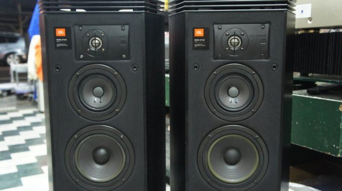 jbl HP520原裝進口 帶有五個驅動器的落地式四向系統。精美的七面柱狀櫃體沒有平行的外表面 | Yahoo拍賣