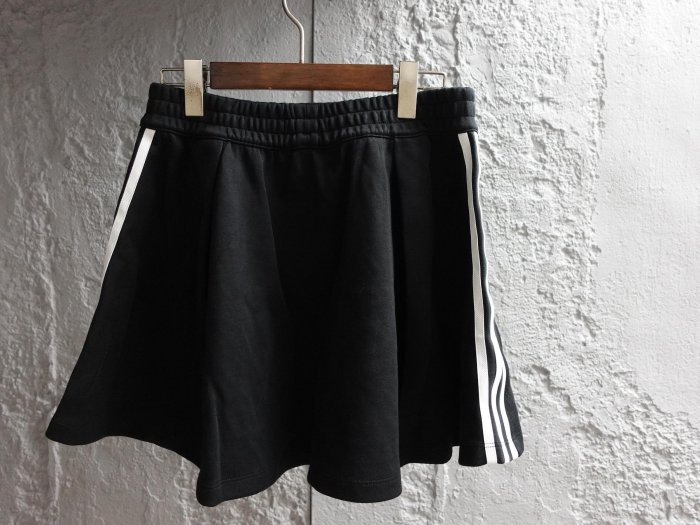 CA 愛迪達 adidas 全新 女款 黑色 休閒短裙 UK 8 一元起標無底價E115 | Yahoo拍賣