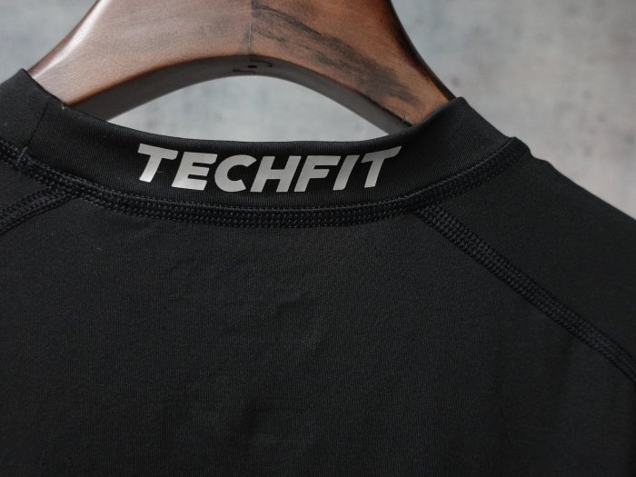 CA 愛迪達 adidas 黑色 緊身 彈性運動背心 L號 一元起標無底價B954 | Yahoo拍賣