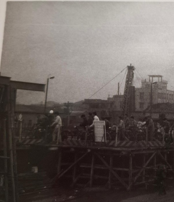 愛國大戲院柑仔店 早期照片(老建築 臺北大橋 台北橋 整建中 上游側開放 ) U 077 | Yahoo拍賣