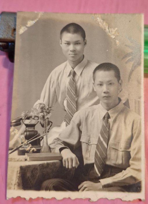 愛國大戲院柑仔店 早期照片(早期服飾 臺灣 紀念合影 現況賣)Y 596 | Yahoo拍賣