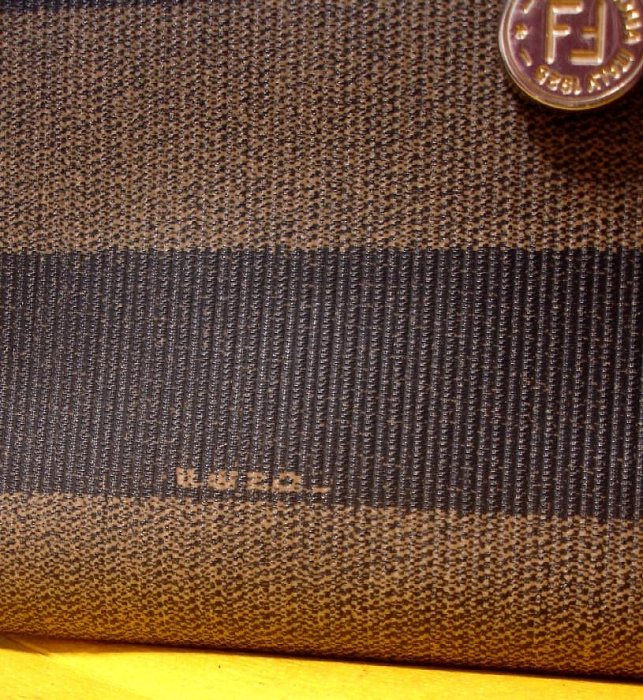 義大利Fendi 芬迪 女性 大FF Logo壓扣+ 條紋膠皮+內 油亮牛皮 前蓋壓扣式 歐式長夾 (特價真品) 18.7cm | Yahoo拍賣