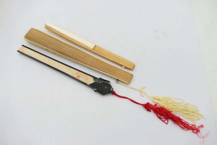 (小蔡二手挖寶網) 早期 扇子 扇葉 繪畫扇+花紋扇+素扇 3把一起賣 收藏品 總重量約69g 行家自行鑑定 商品如圖 100元起標 無底價 | Yahoo拍賣