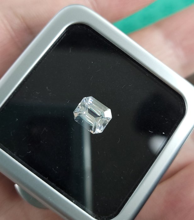 揚邵一品（CP值高）鑽石白(附雙證)2.11克拉天然一度燒白色藍寶石~滿版火彩 閃亮效果好切割漂亮(6848) | Yahoo拍賣