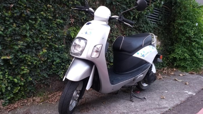 中華電動機車 e-moving EM-80 功能正常 免牌照稅燃料稅 原廠電池 在家即可充電 | Yahoo拍賣