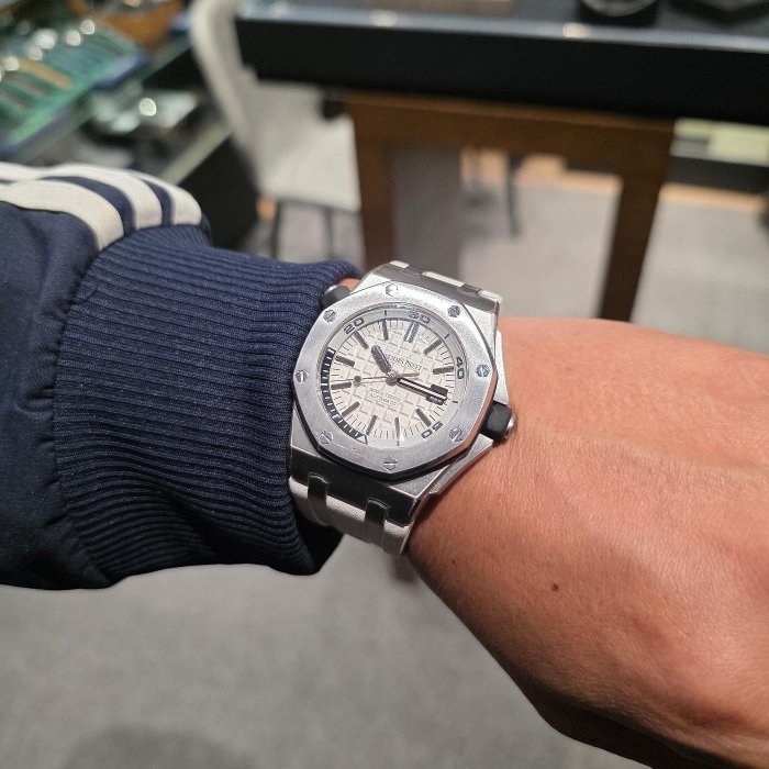【個人藏錶】 Audemars Piguet 愛彼 AP 15710ST 白色大格紋面盤 日期窗 專業防水300米 42mm 台南二手錶 ...