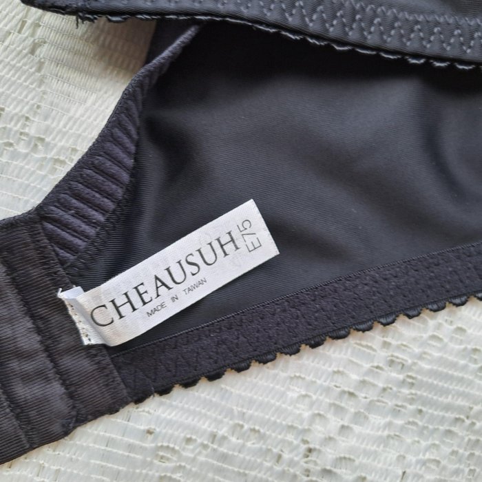 ＊二手美品＊9IC020624【Cheausuh~蕾絲繡花高脅邊包覆款 ~黑色上衣】~75E~直購350元~ | Yahoo拍賣