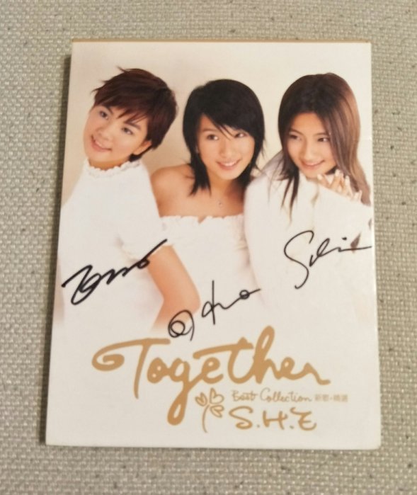 HEBE 田馥甄之S.H.E SHE專輯 together(雙碟簽名版 華研台灣版 已拆極新 | Yahoo拍賣