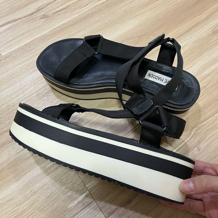 STEVE MADDEN - MASSIVE 休閒超厚底涼鞋-黑色 8 | Yahoo拍賣