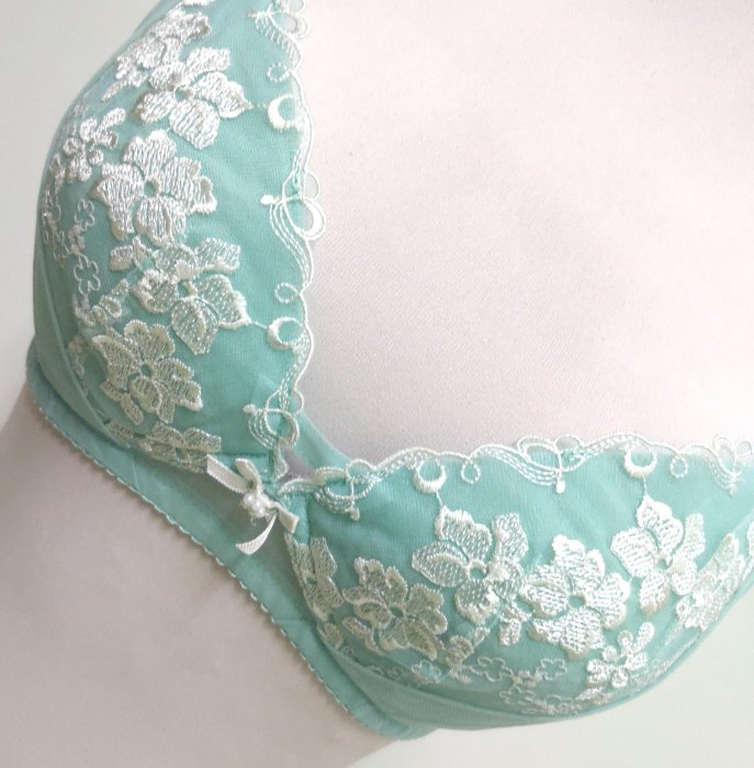 「舊愛」Wacoal 華歌爾 尺碼：36/80C 無鋼圈 Wire Free Happy Bra 薄襯罩杯 (連襯墊) 👙二手內衣 👙二手胸罩 | Yahoo拍賣