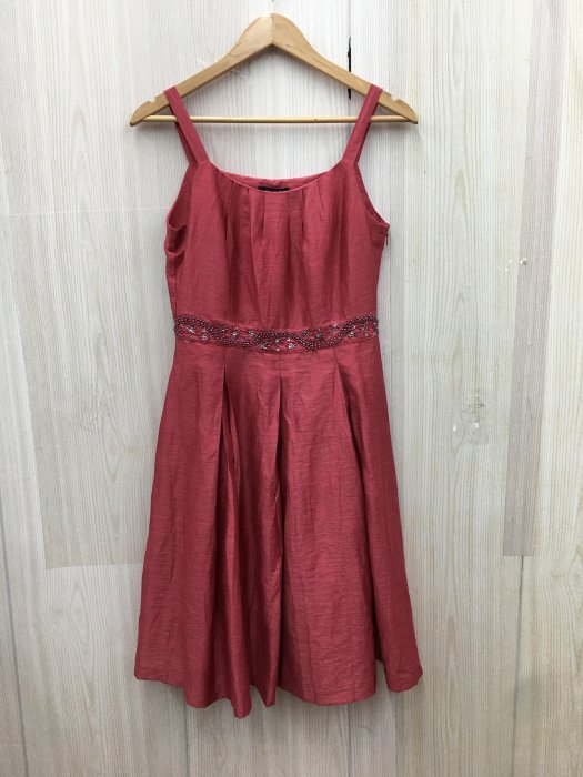 【愛莎＆嵐】 Wanko 女 紅色圓領細肩帶素面洋裝/36(全新) 11307 08 | Yahoo拍賣