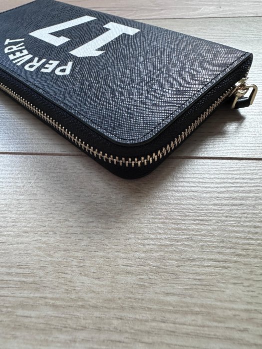 【一元起標】GIVENCHY PERVERT 17 (變態17號) 長夾/卡包 一元起標 | Yahoo拍賣