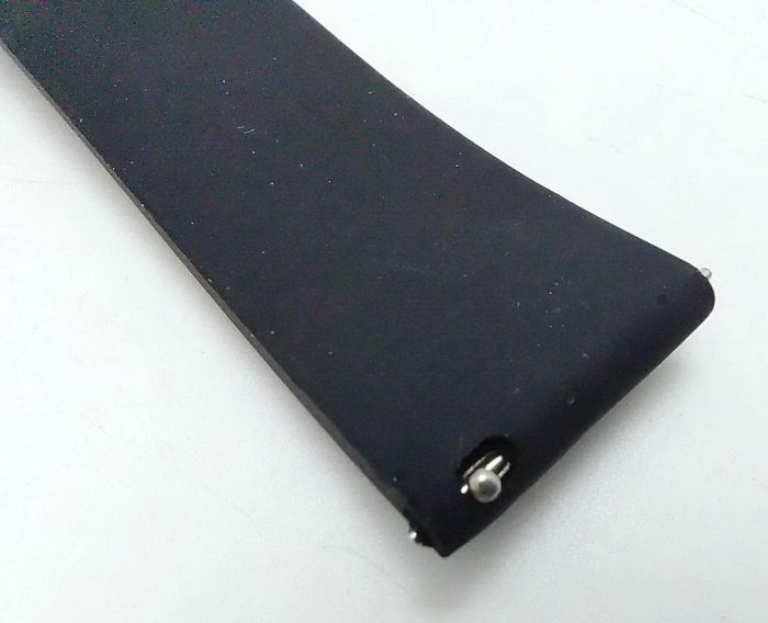 【timekeeper】 全新20mm矽膠不鏽鋼扣錶帶+內建錶耳針(黑色) | Yahoo拍賣